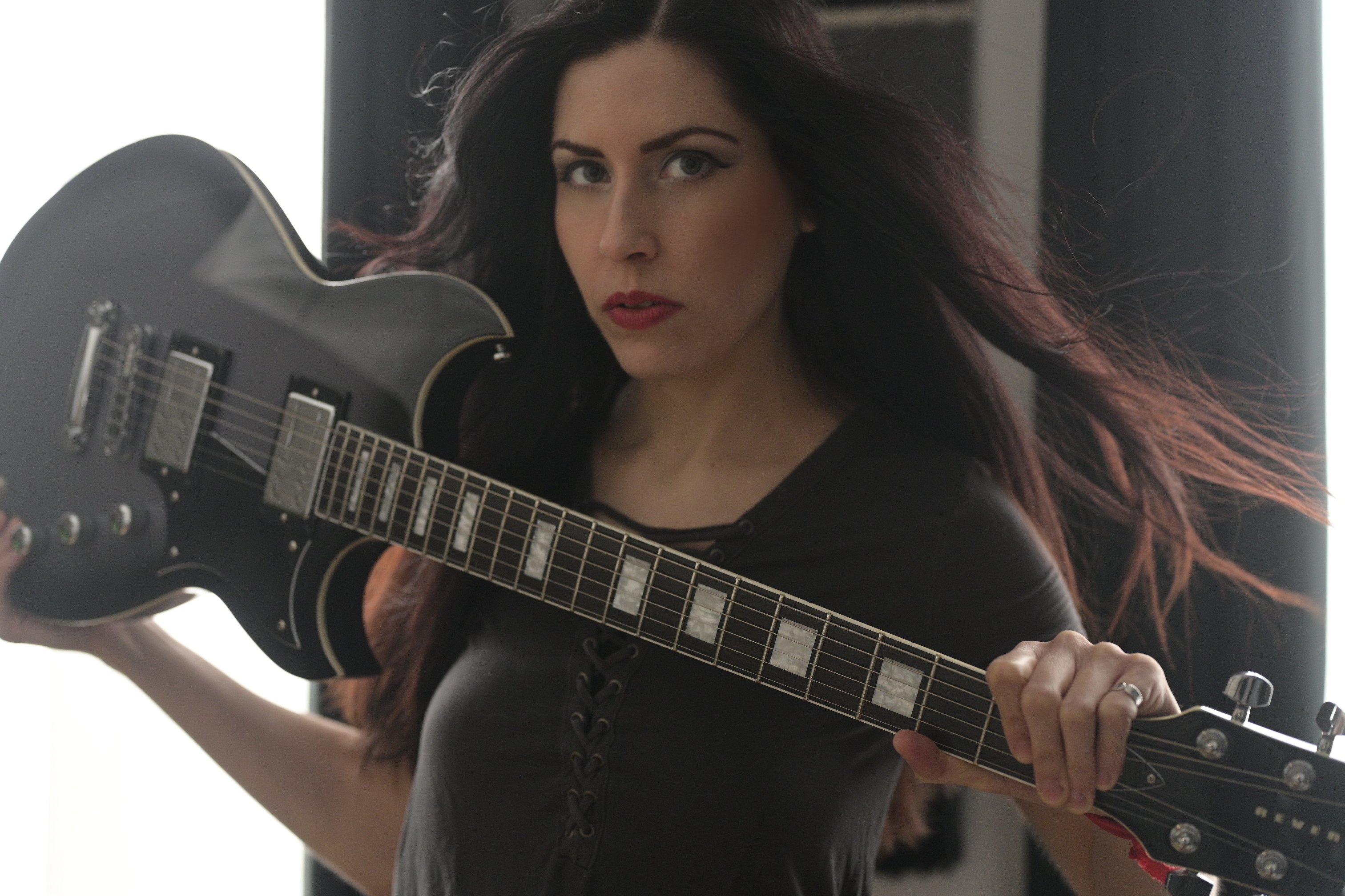 London Rocker Rose Cora Perry returns home October 24th at the Palasad ...